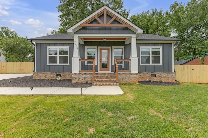 Clt Landing – Pet & Crew Friendly 3br Retreat - Charlotte, NC