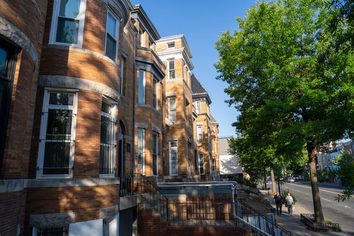 5 Bed 5 Bath 3 Floors 2 Kitchens Parking 13 Beds - Arlington, VA