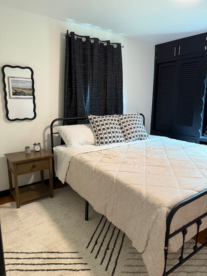 Spacious House Sleeps 5 Quiet Street Saginaw Twp - Saginaw, MI