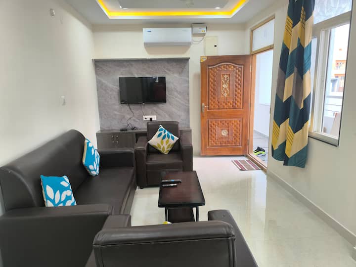 Orraica | Entire 2bhk | Balcony | Washing Machine - Hyderabad