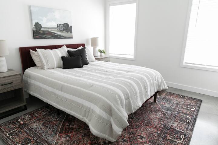 New Construction Duplex Great Location Sleeps 6 - Northwood University, Midland