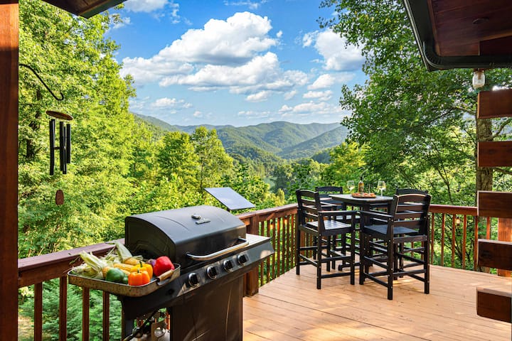 Luxury 4br Cabin Basecamp| Hot Tub + Views + Sauna - Cherokee, NC