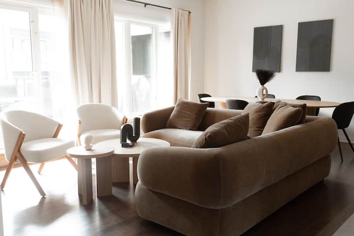 *New* Modern Comfort By The Bay - Huntsville