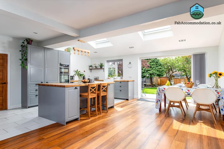 Spacious & Bright 3bedroom Home-sleeps7-parking - Bristol
