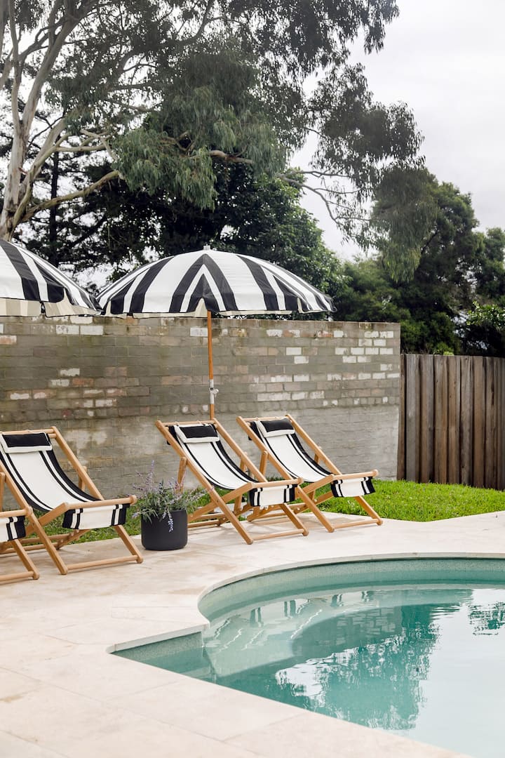 Narraweema Guesthouse For Adults - The Cottage - Gloucester