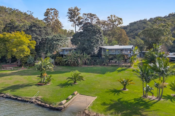 Half Moon Bay - A Waterskier’s Delight -Hawkesbury - Wisemans Ferry