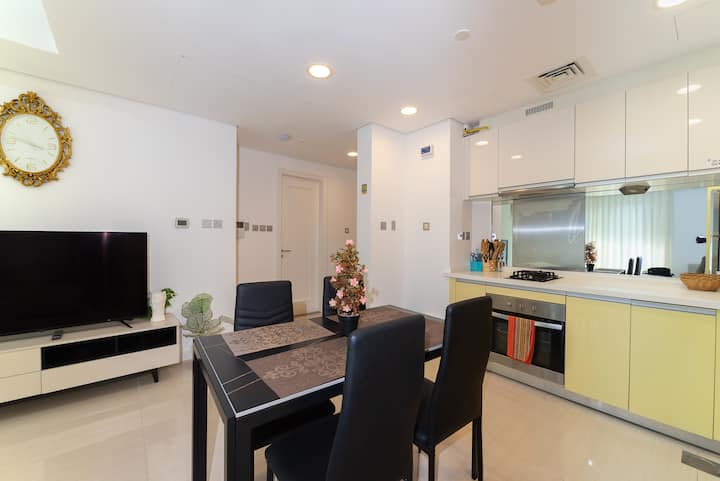 Sleek 1br Retreat With Sea‑view - Abu Dhabi