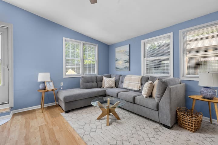 "Coastal Memories" Norfolk Home Near The Beach! - 노퍽