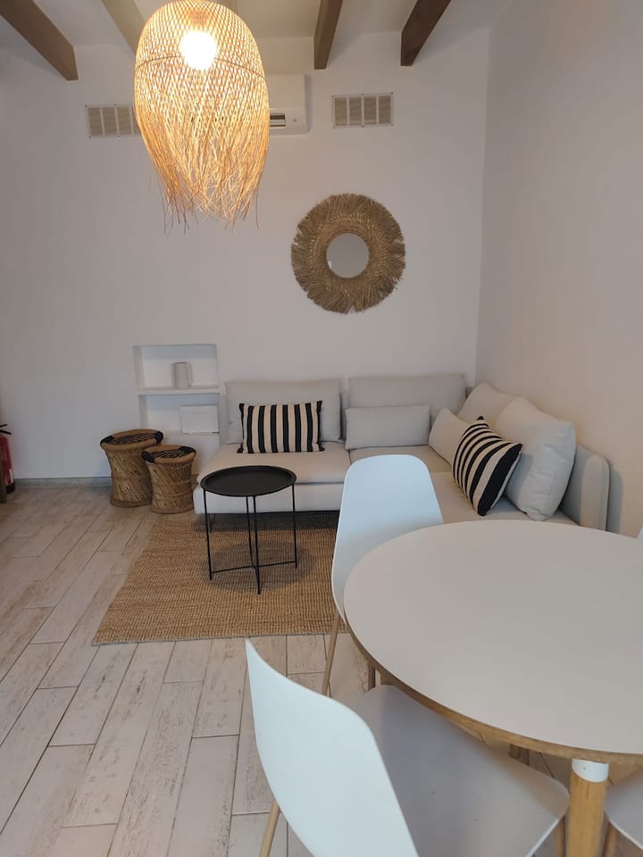 Cozy & Stylish Townhouse Stay - Sant Elm