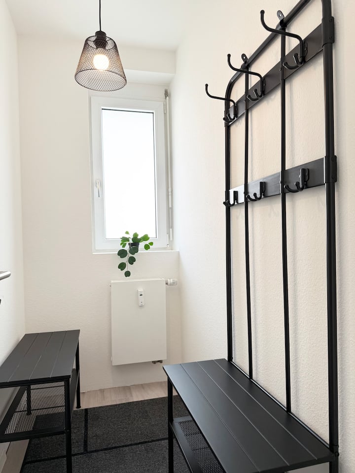 Spacious & Quiet: 2 Balconies, Parking, 2 Rooms - Mannheim