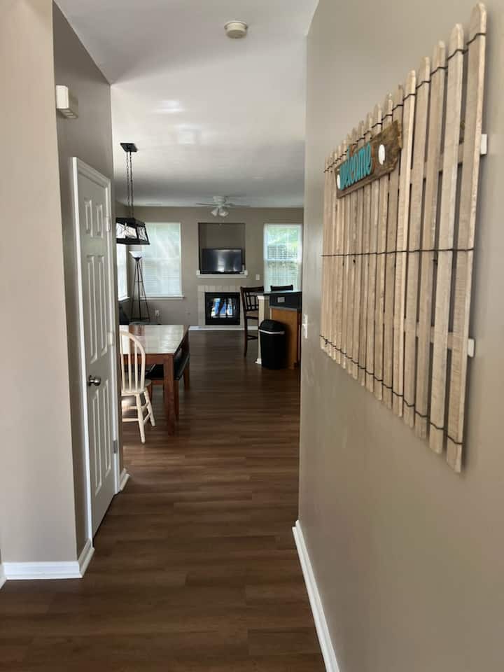 Gorgeous Remodel Vibe Dstr Fenced Yrd Walk 2 Beach - 버지니아비치