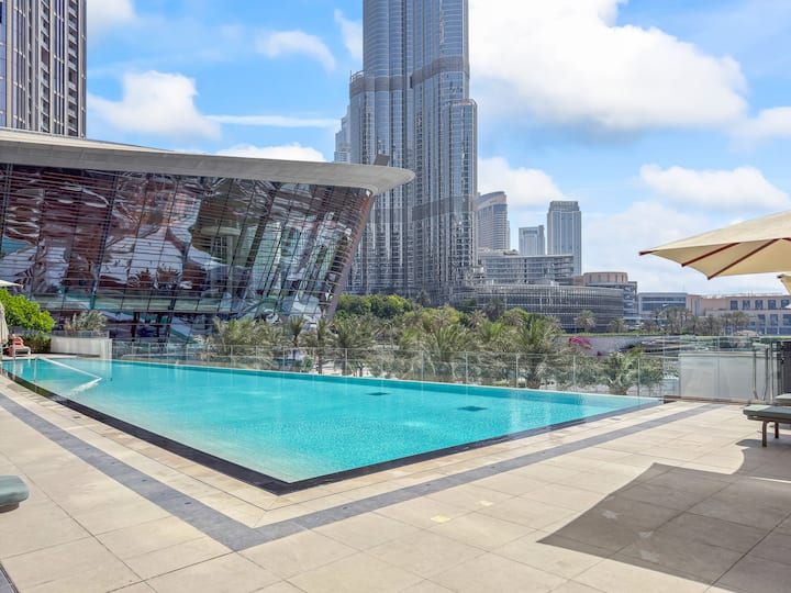 Top Floor Luxury 2br | Burj Khalifa Infinity Pool - Dubai
