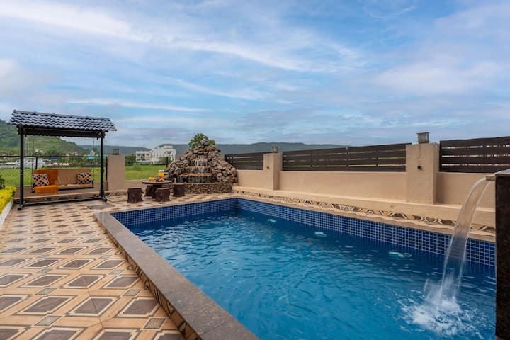 6 Bhk Roman Retreat (Pure Veg) W Pool Table&turf - Lonavla