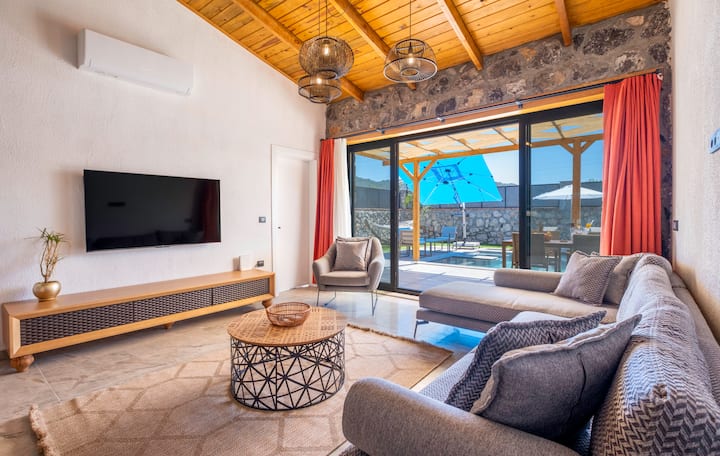 Korunaklı ÖZel Havuzlu & Jakuzili Villa | Kayaköy - Turkey