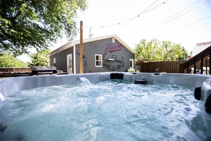 Farnamfieldhouse+hottub+epicgameroom+firepit - Omaha, NE