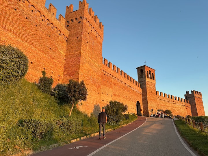 Guesthost - La Casa Del Castello - Misano Adriatico
