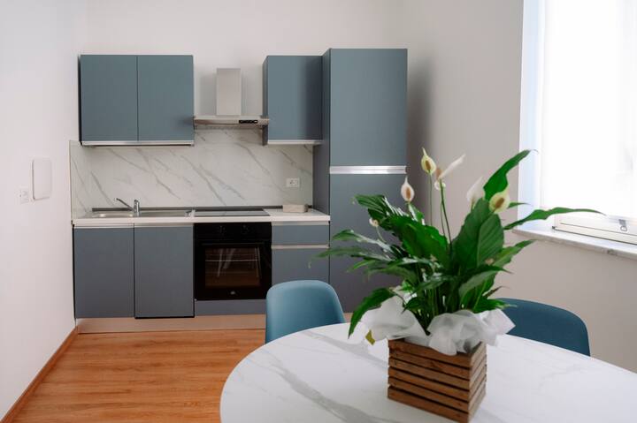 Riviera. Modern Room With City Center View. - Messina