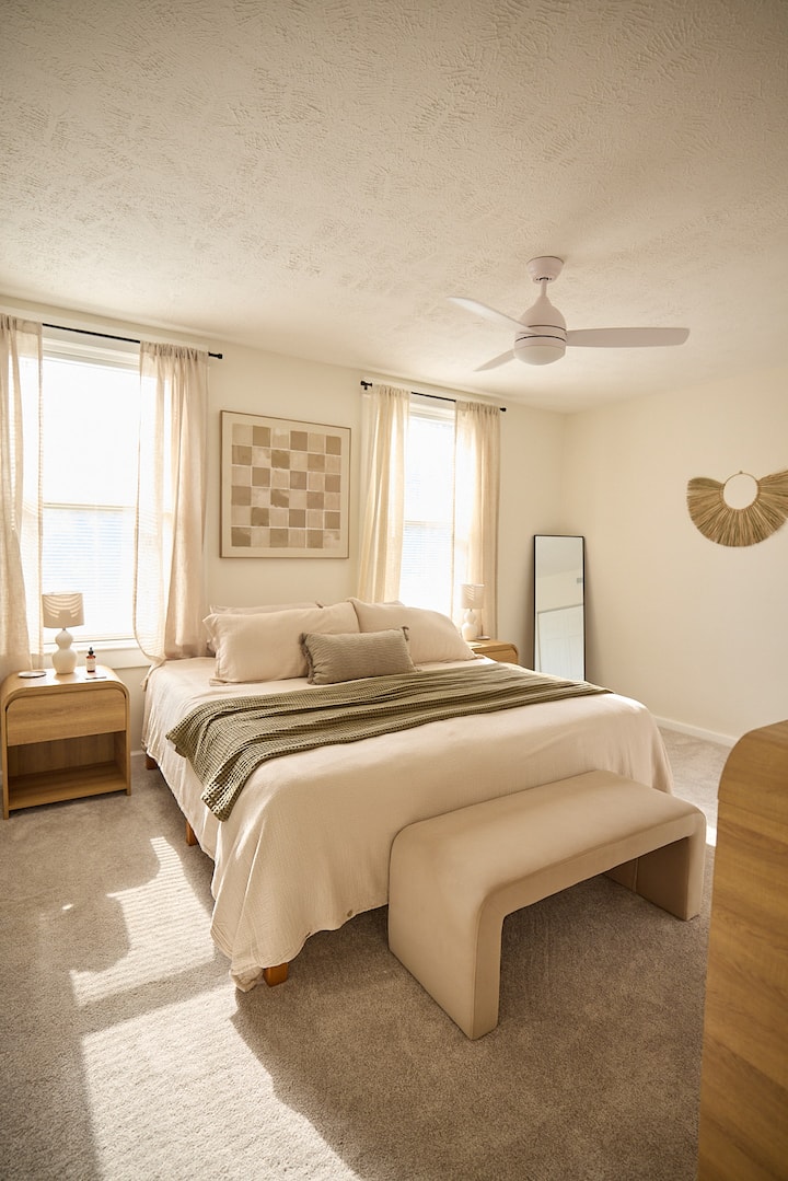 All New 3br Home • Near Old Market & Zoo + Parking - Omaha, NE