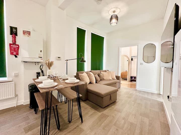 Fashionable Chester Suite W/ City Center Access! - Manchester