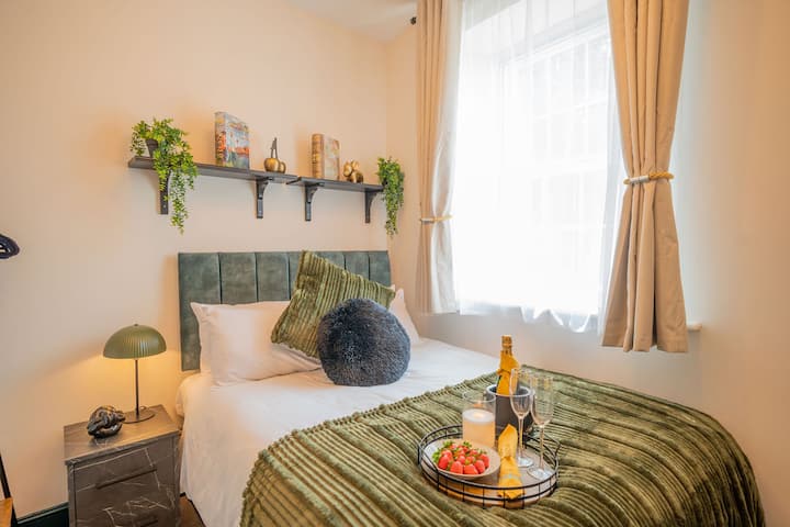 2 Bed Refurbished Apartment/ Parking/ Pet Friendly - Gloucester