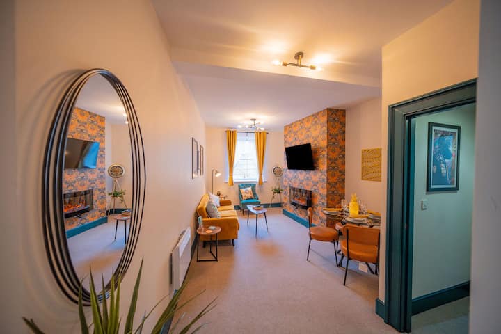 2 Bed Refurbished Apartment/ Parking/ Pet Friendly - Gloucester