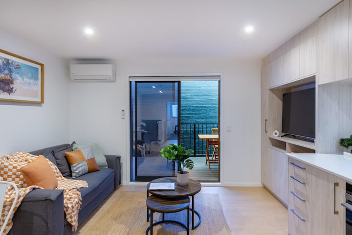 Upper Floor Studio 1 Bed 1 Bath With Sofa Bed - Christchurch