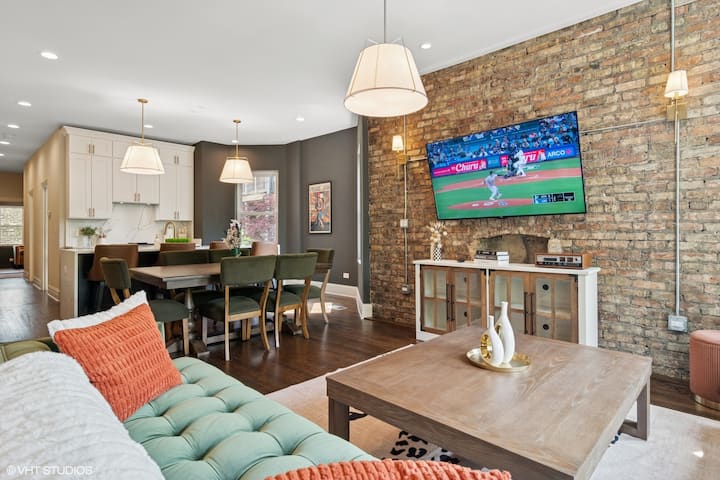 Sprawling, Designer 5 Bed Wrigleyville Stunner! - Skokie, IL