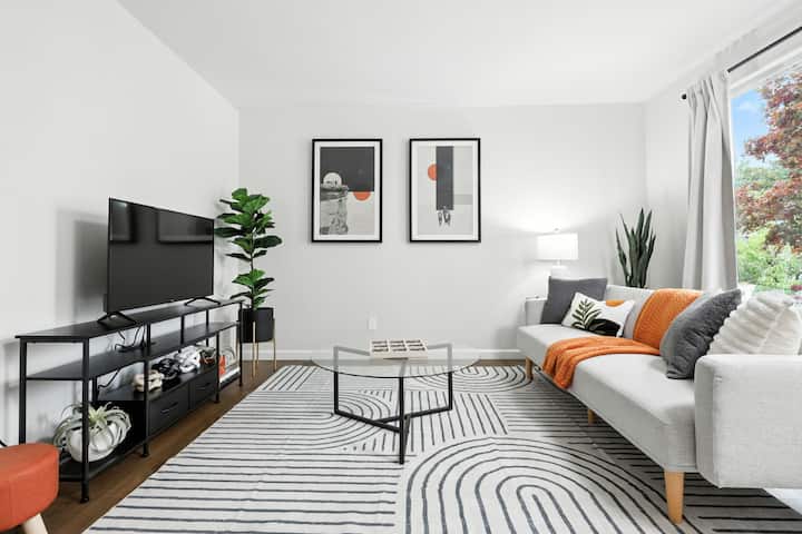 Quiet 3br W/ Parking & Wi-fi - Pet Friendly - McMinnville, OR