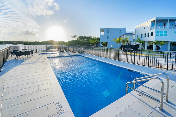 Key Largo Oceanview Escape – Pool & Hot Tub - Key Largo