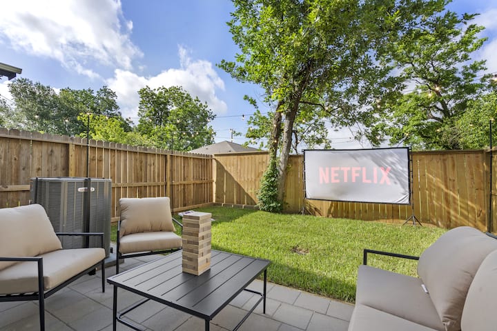 Portable Theater | Nrg Stadium | Arcade Game | Bbq - Houston, TX