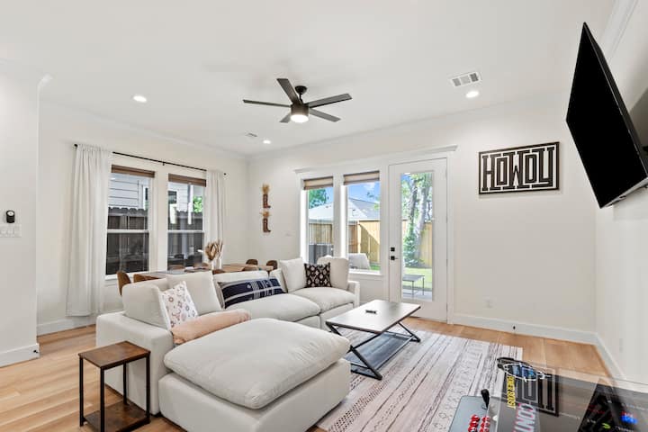 4bd | Nrg Stadium | Arcade Game | Projectors | Bbq - Houston, TX