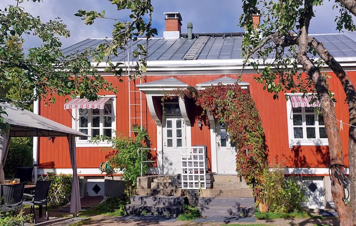 Semi-detached Log Home Near City Center - Tampere