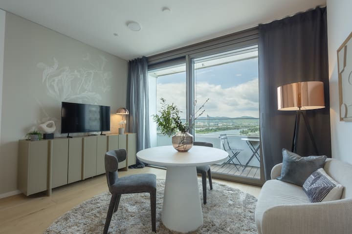 Josef's Home | ÜBer Den Wolken | Danube Flats 02 - Vienna