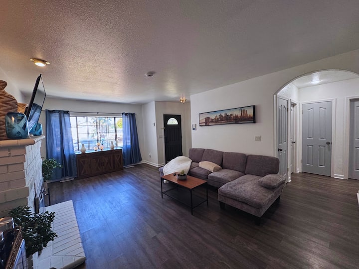Luna's Cozy Private Suite With Fireplace & 2brs - Hayward, CA