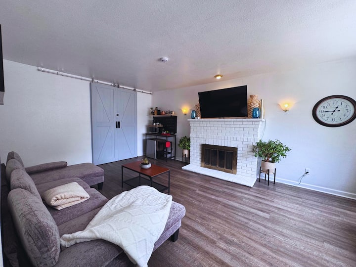 Luna's Cozy Private Suite With Fireplace & 2brs - Hayward, CA