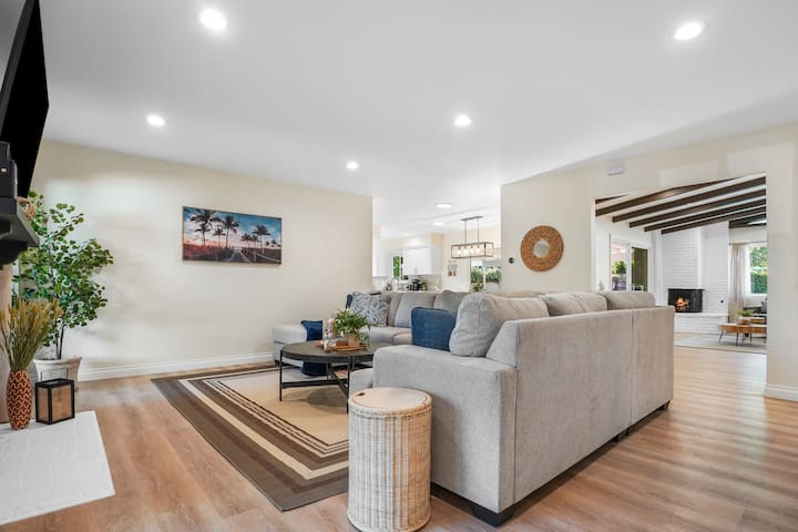 Searene Hub | Biz Meets Beach - Huntington Beach, CA