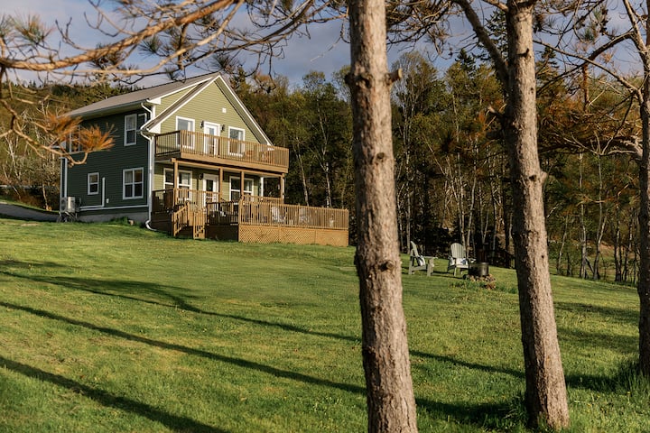 Enjoy Fall Foliage, Lake Views - Cape Breton Island
