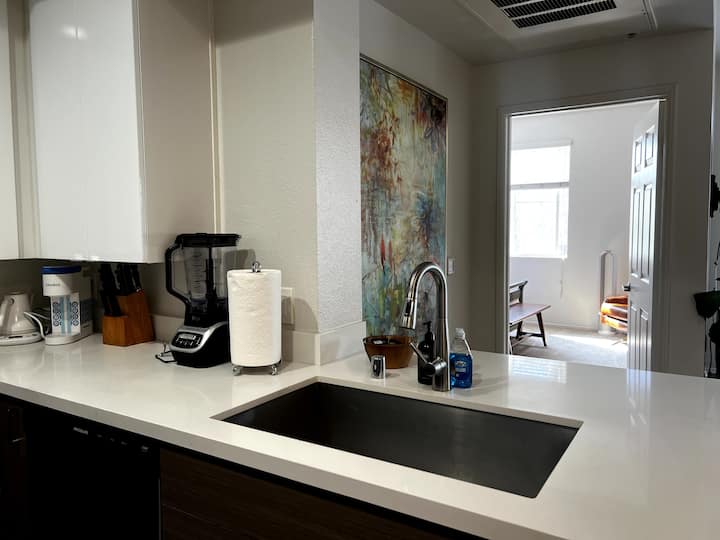 Sleeps 6 * King Beds * Private Bedrooms/bathrooms - Pacific Palisades - Los Angeles