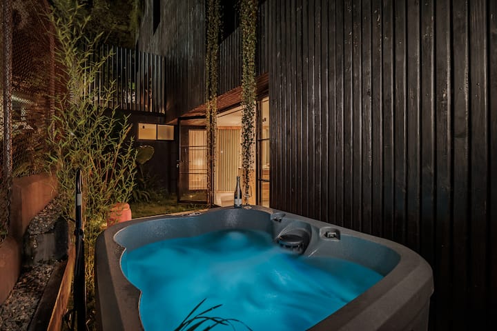 Lux Stay In Poblado Private Jacuzzi / Chic Terrace - Medellín
