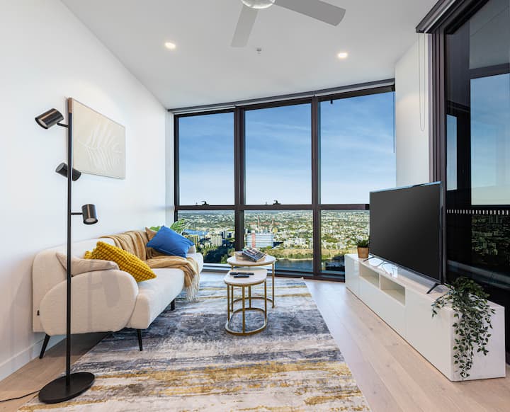 Breathtaking Views 2br Corner Apt With Pool & Gym - Balmoral
