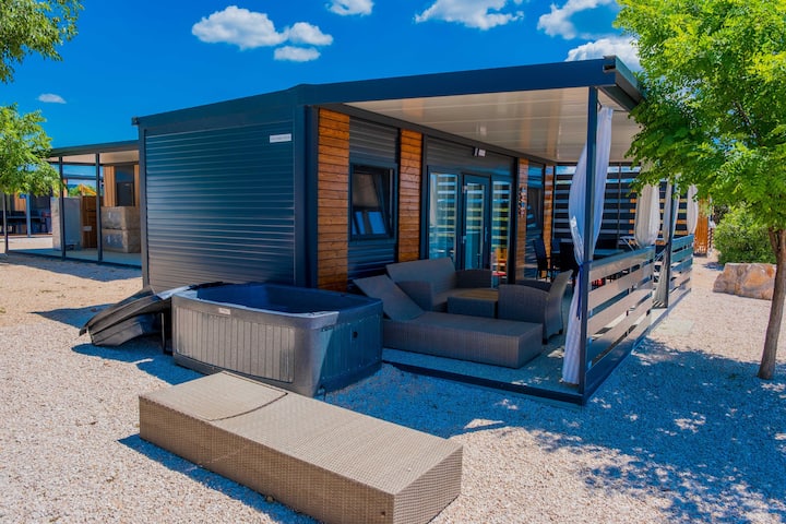 Pirovac Mobile Home With Hot Tub & 2 Shared Pools - Pirovac