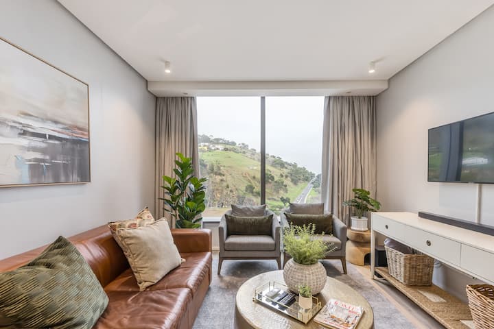 Vibrant Apartment In Sought-after De Waterkant - Camps Bay