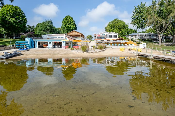 Private Lakefront Resort For 69+ Paw Paw Lake Mi - Benton Harbor, MI