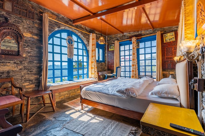 The Vintage Stone Cottage - Mukteshwar