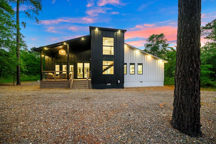 Luxury Estate | Hot Tub, Playground & Arcade Fun - Broken Bow, OK