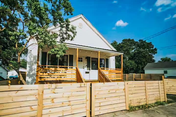 12 Min Walk To Riverfront, Beautiful New Home - Wilmington, NC