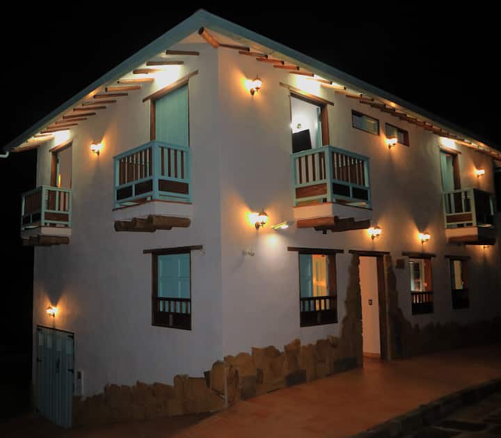 Quédate En Linda Y Amplia Casa Colonial/piscina/ - Barichara