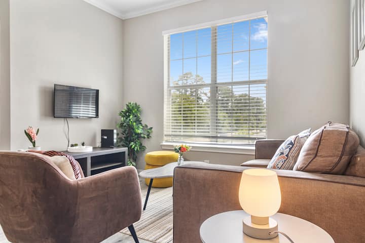 1br Near The Woodlands | Gym* Pool*great Location! - The Woodlands, TX