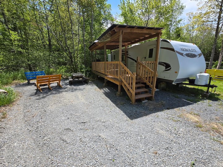 Family Rv By The Pond - Lunenburg