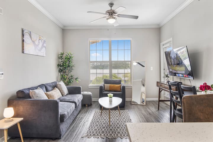 Stunning Pool * Gym * Mins To Houston Er * Balcony - The Woodlands, TX